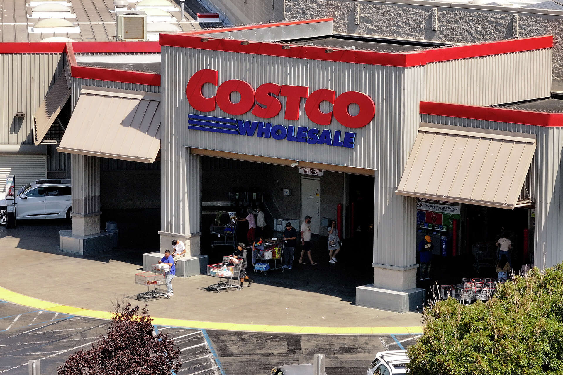 New Bay Area Costco with one of largest gas stations in Calif. opens