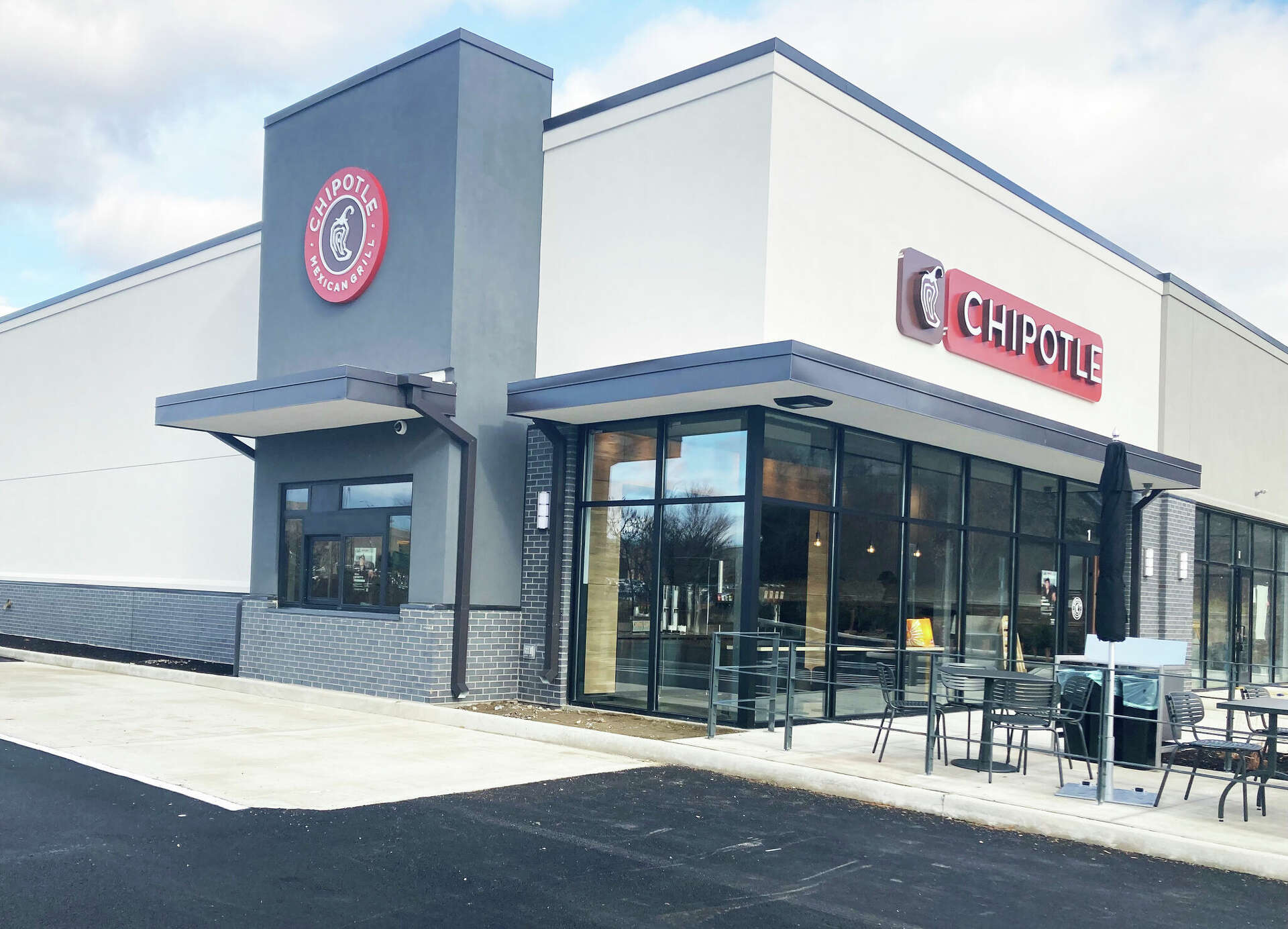 Panera, Chipotle drive-thrus set to open on Danbury’s west side