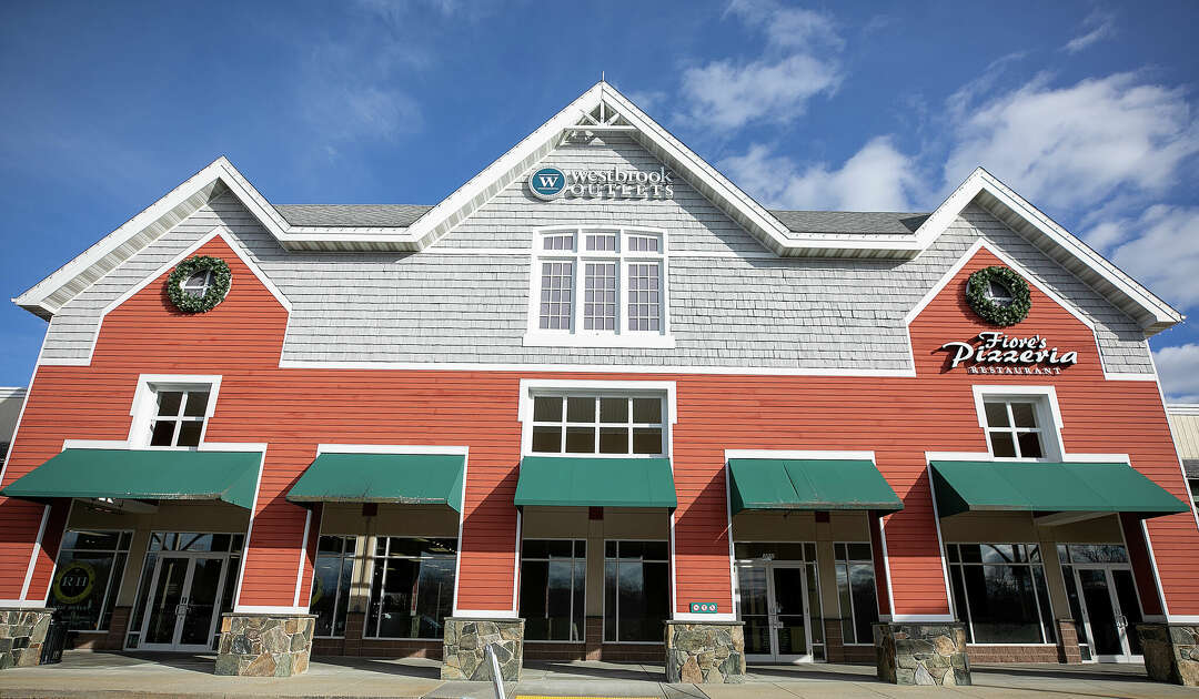 Williams Sonoma, Old Navy closing CT Westbrook Outlets stores