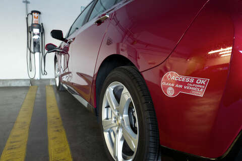 CA EV drivers have another 60 days to use carpool lanes