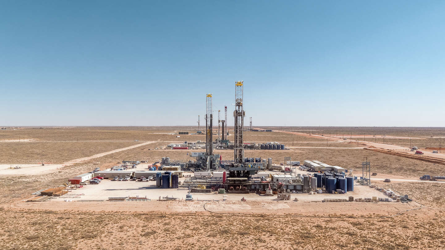 Chevron, Exxon grow Permian output despite soft prices