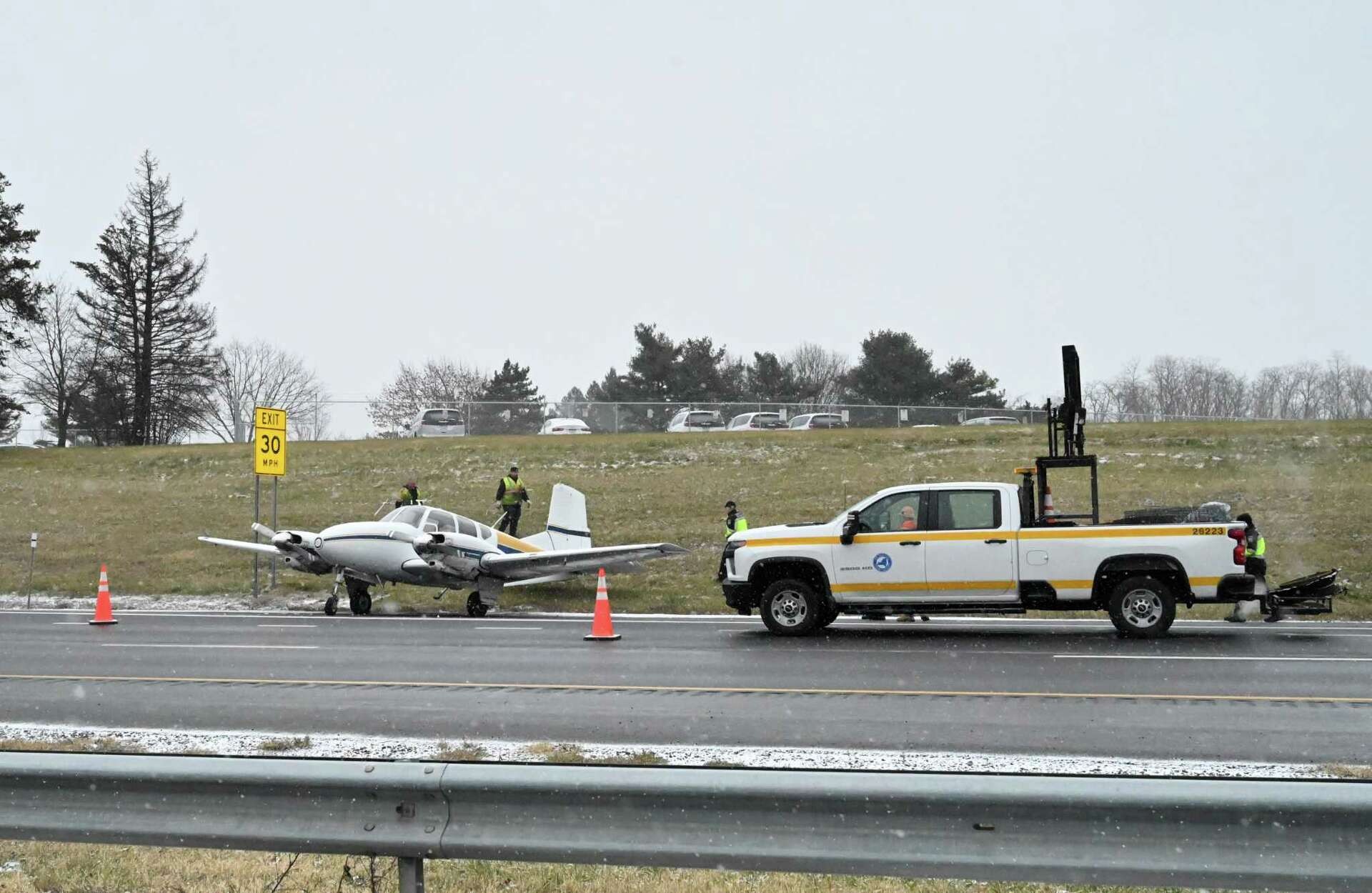 State Police ID pilot, passengers of plane that landed on Thruway