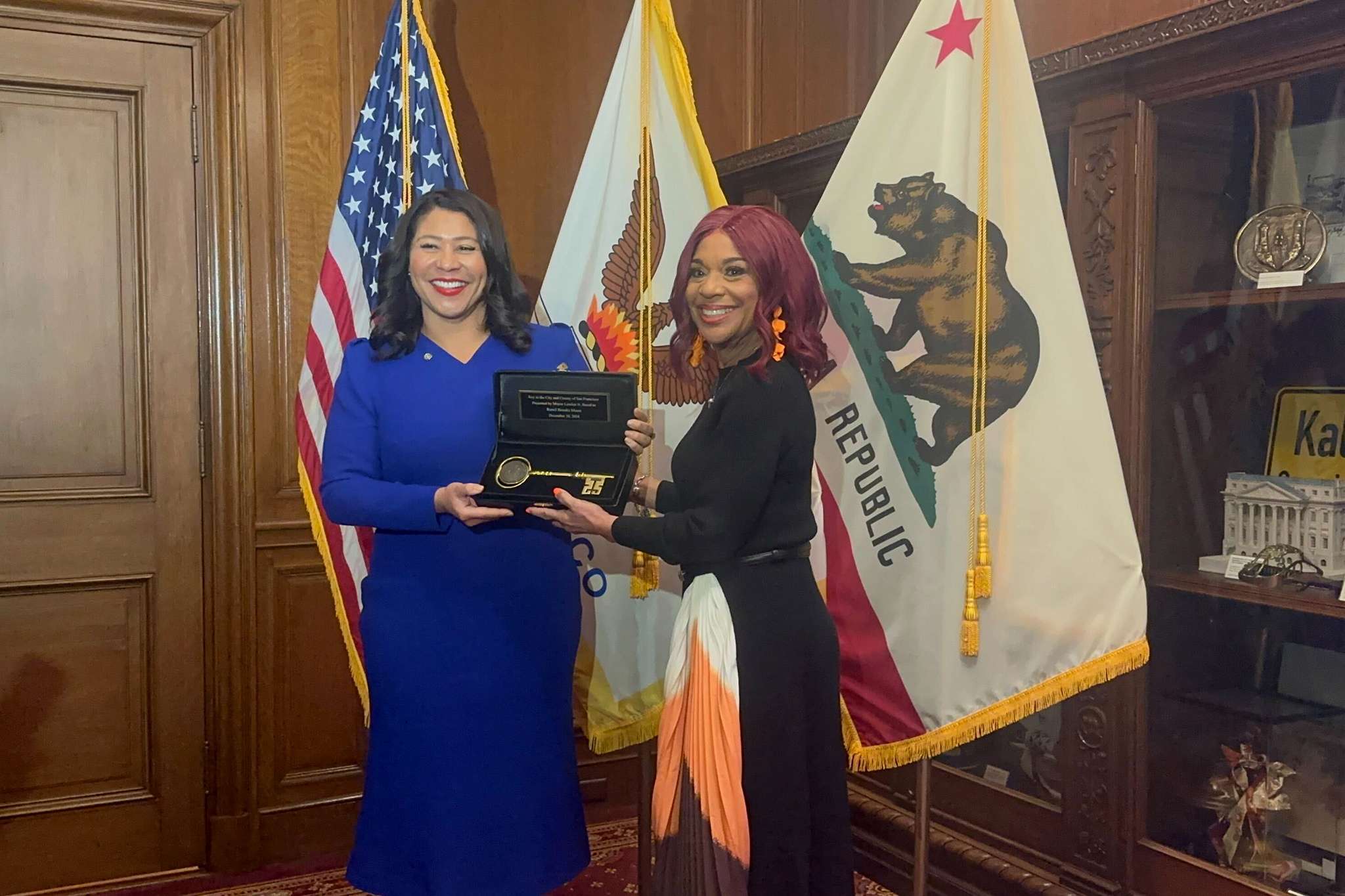 Beloved former SF Giants announcer honored with key to San Francisco