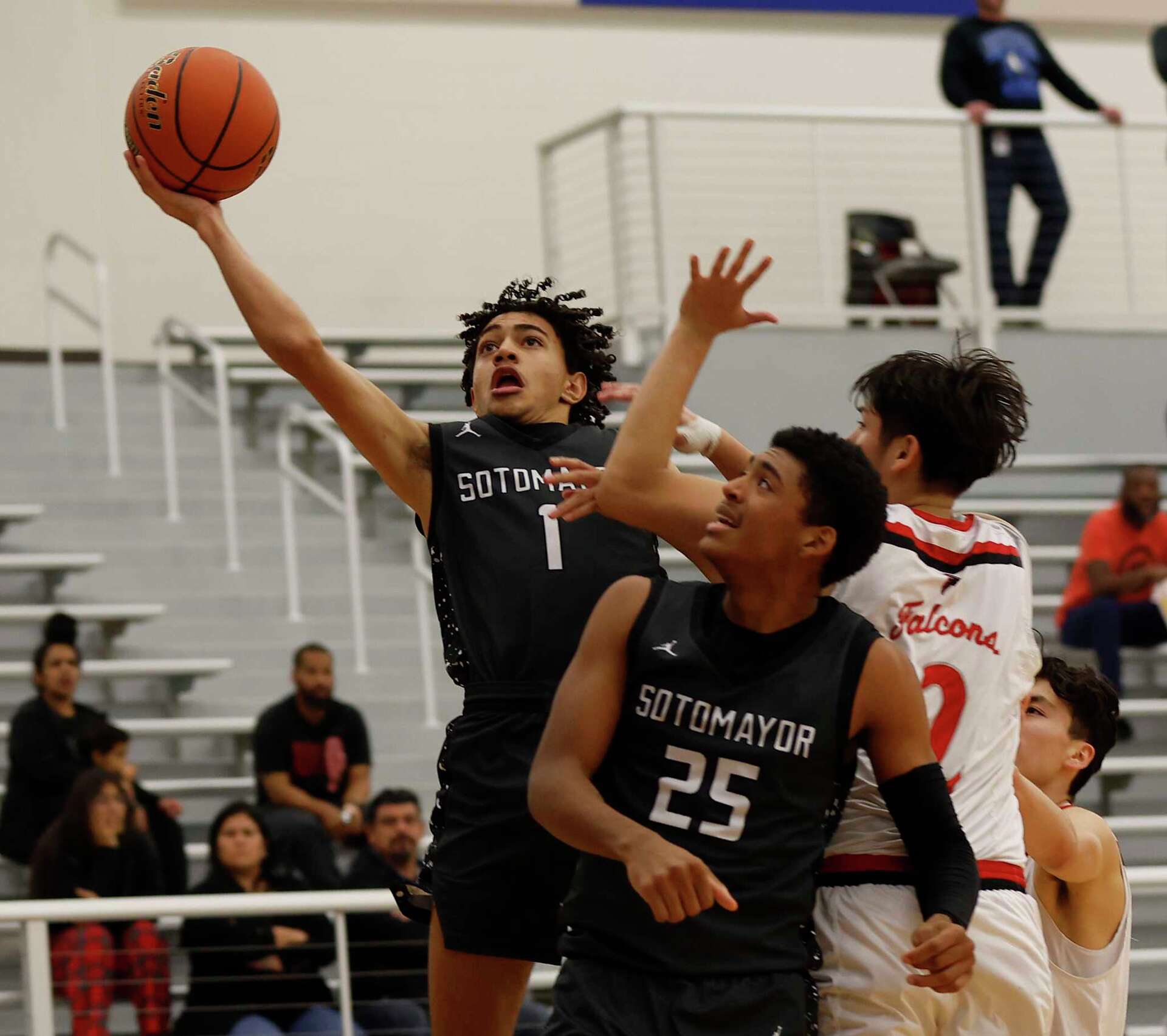 Sotomayor boys basketball edges Stevens in District 28-6A