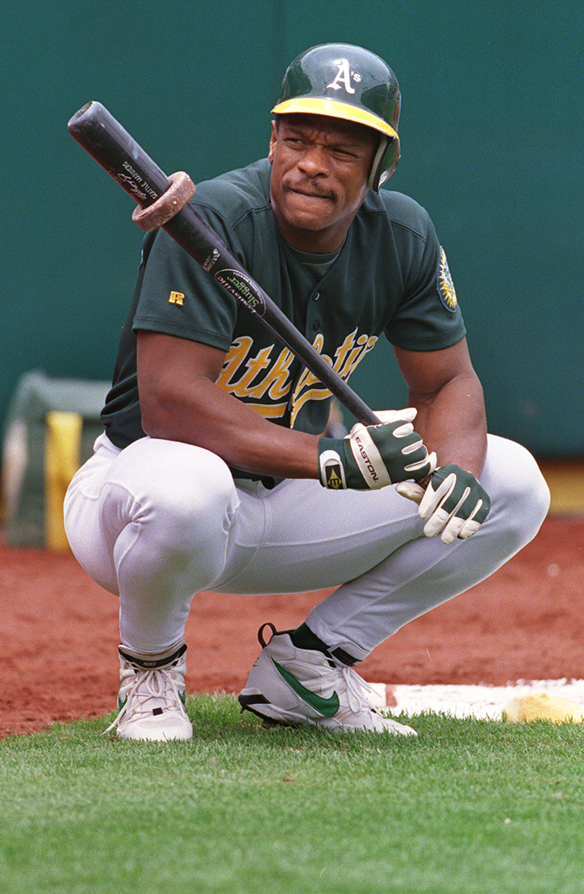 Rickey Henderson, Oakland A’s legend and MLB base-stealing king, dies