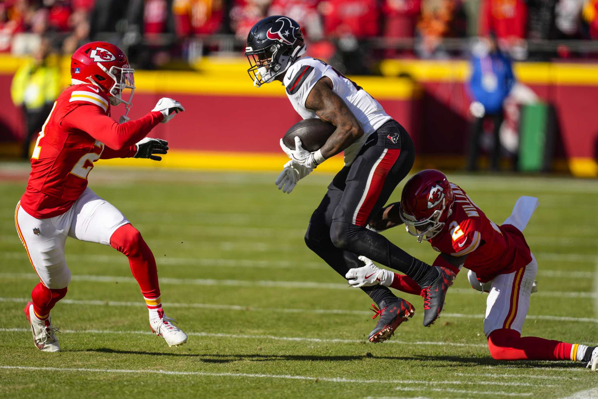 Kansas City Chiefs turn back Houston Texans for Week 16 victory