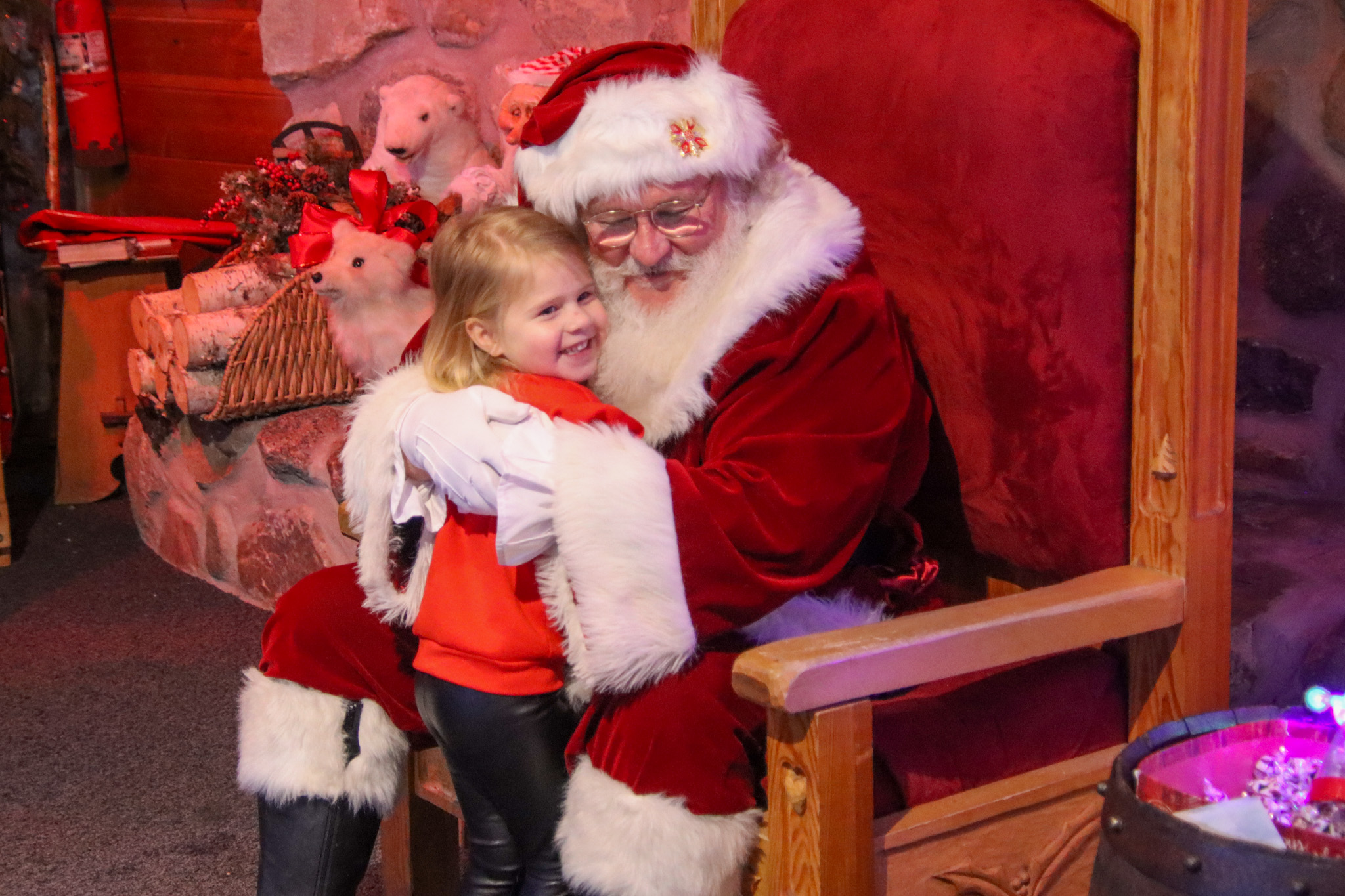 Midland Santa House draws hundreds of families days before Christmas