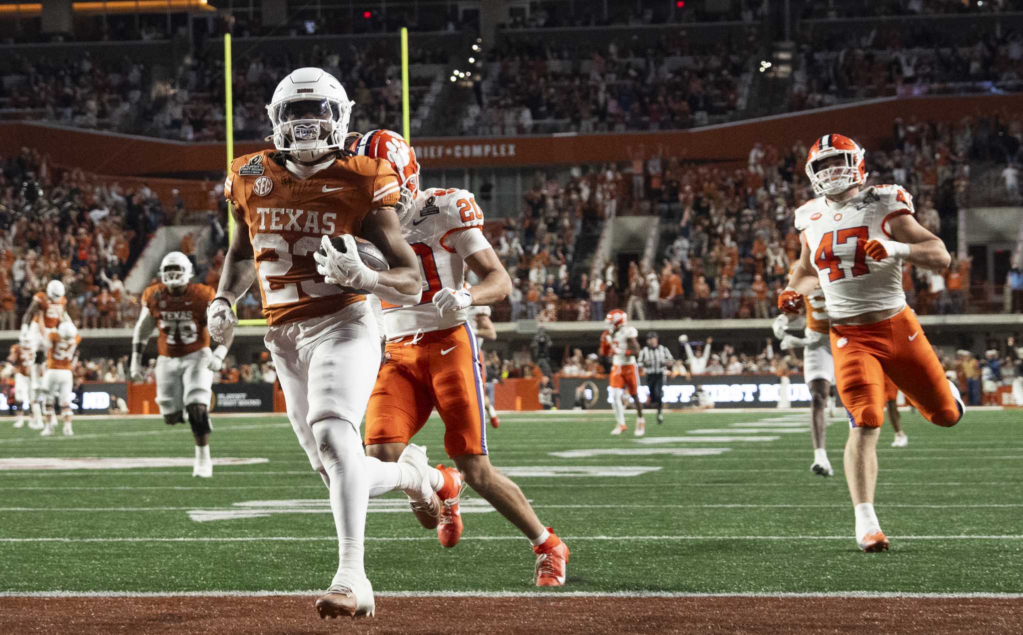 UT football: Never-boring Longhorns find ways to beat Clemson