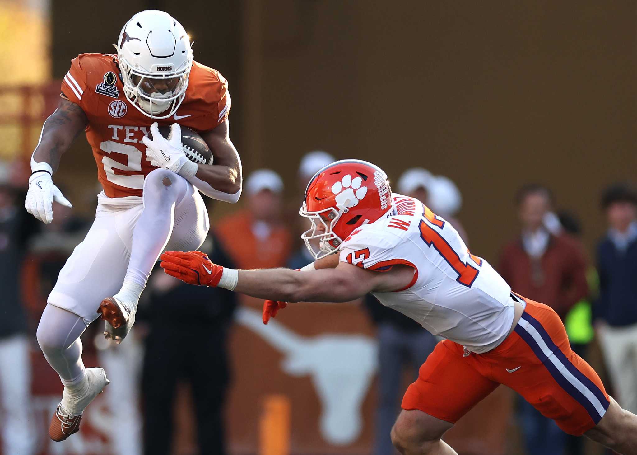 In avoiding a surprise, Longhorns make most of playoff moment