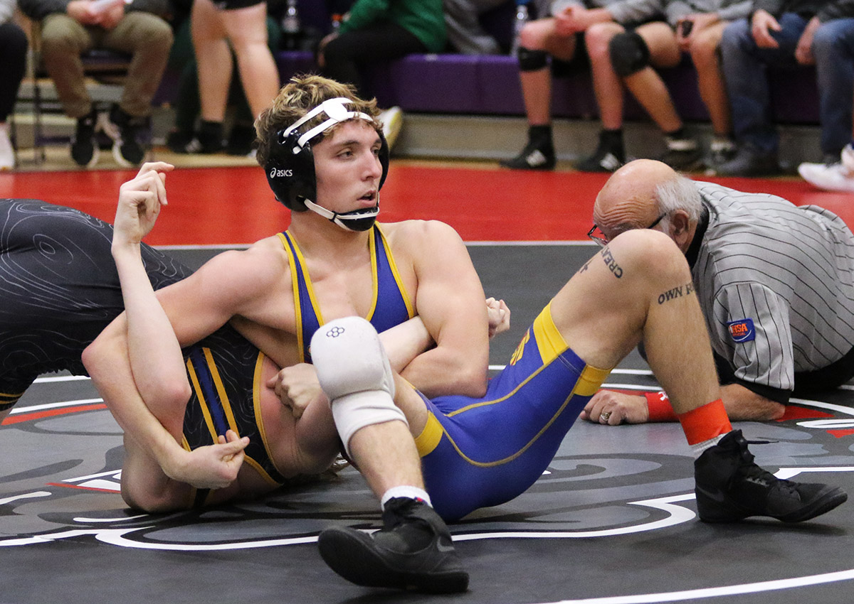 EA-WR's Champlin, Roxana's Thies, Green win titles at Mascoutah Invite