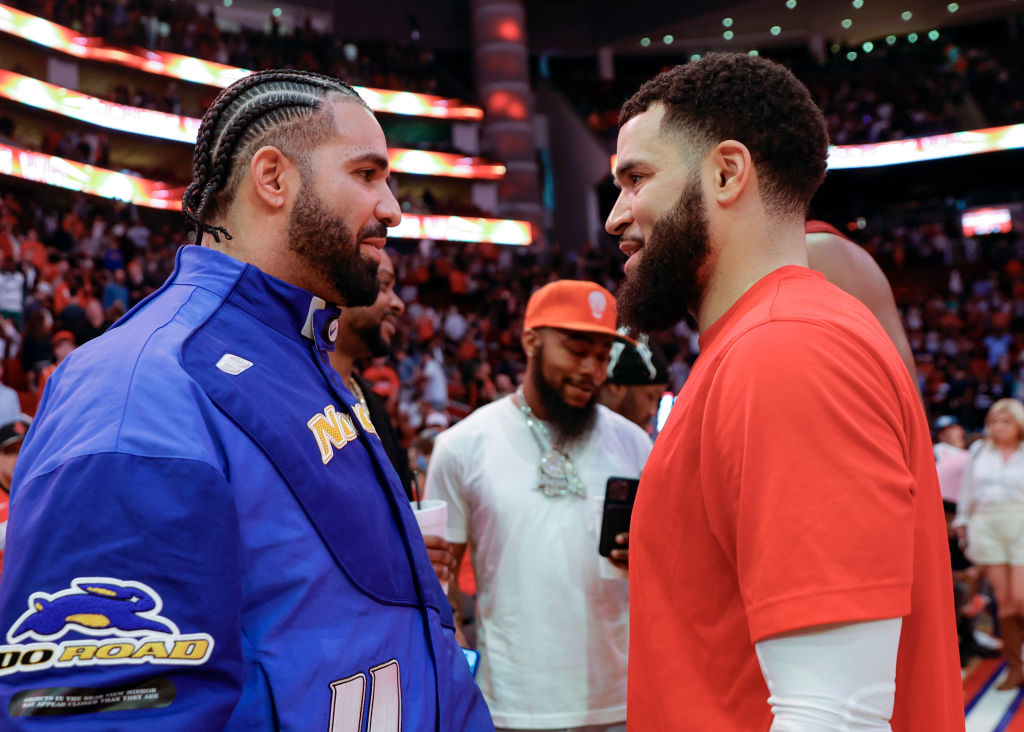 This announcer got even with Drake after trolling the Rockets