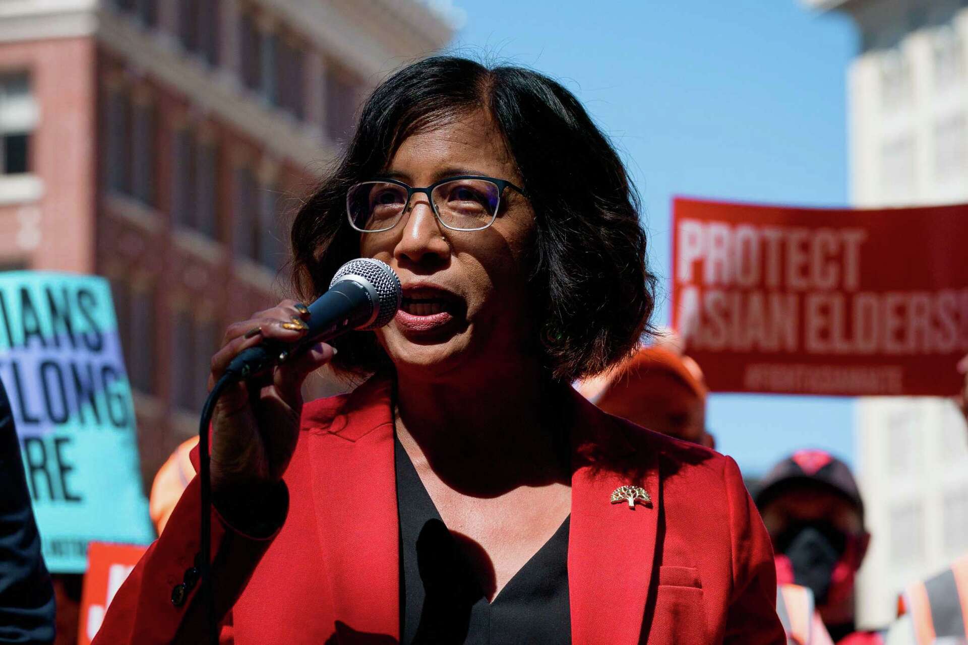 Interim mayor takes over Oakland as city reels from fiscal crisis