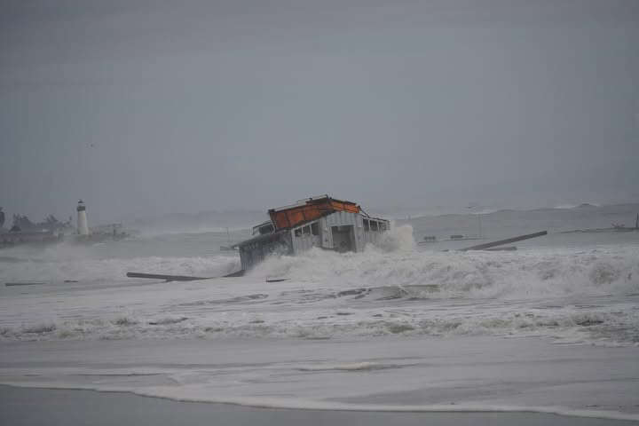 Officials worry after iconic Santa Cruz pier collapses