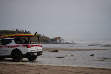 Officials worry after iconic Santa Cruz pier collapses