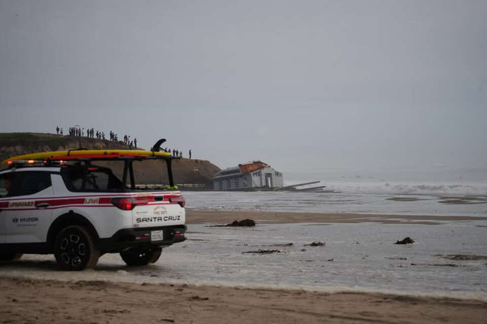Officials worry after iconic Santa Cruz pier collapses