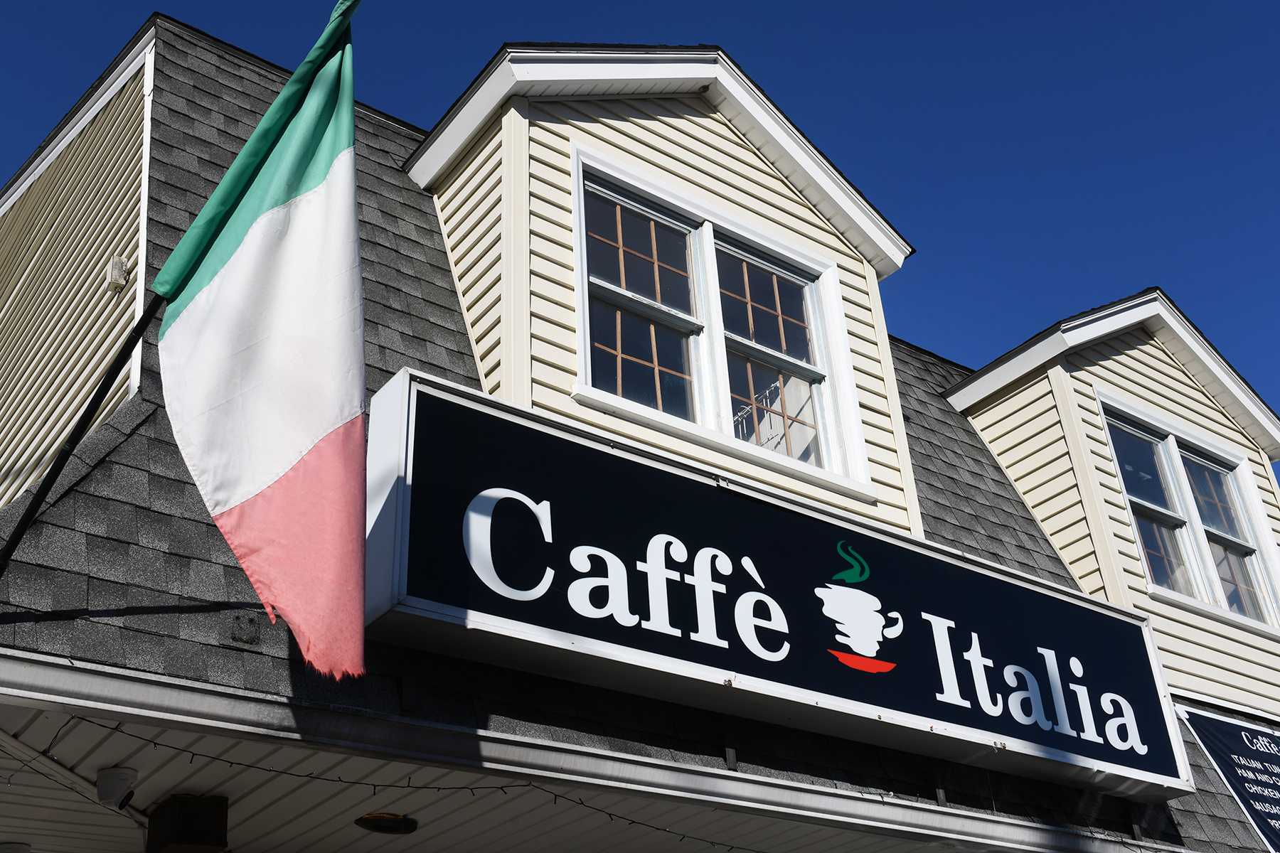Shelton Italian eatery Caffe Italia adds full bar to menu