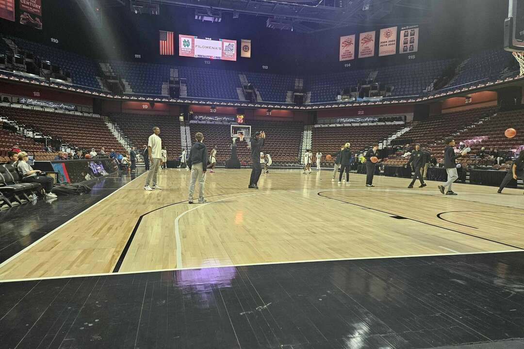 Top-ranked Notre Dame-West Haven boys basketball defeats Hillhouse