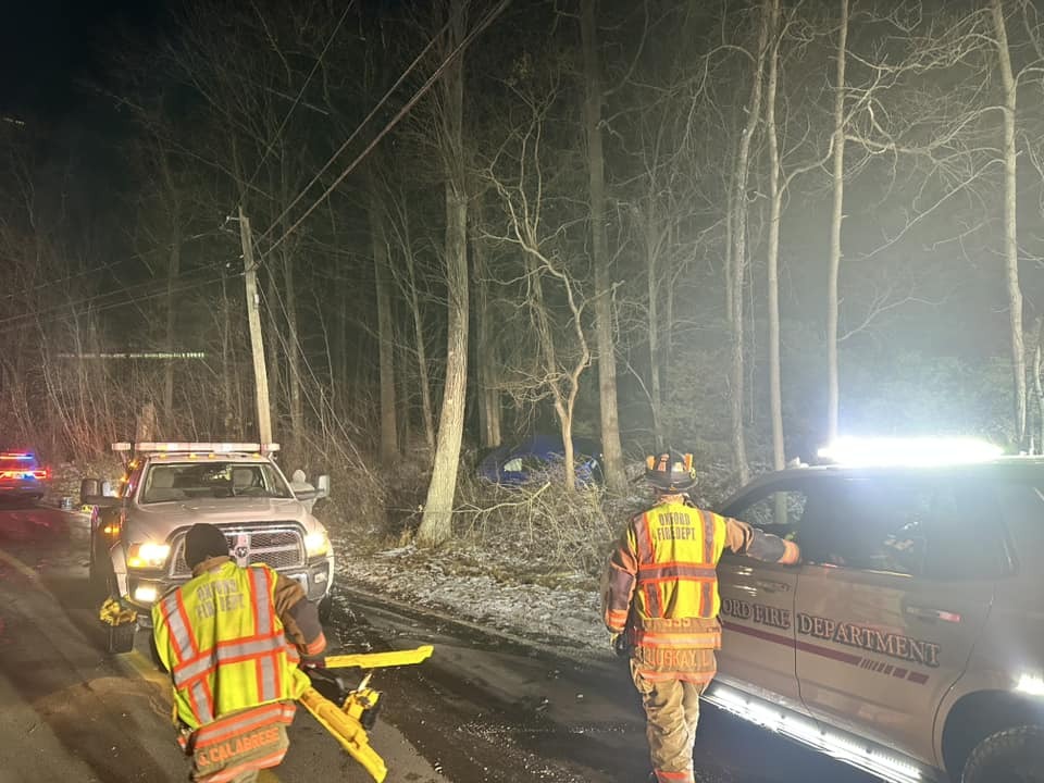 Oxford crash snaps utility pole, causes hundreds of outages: Official