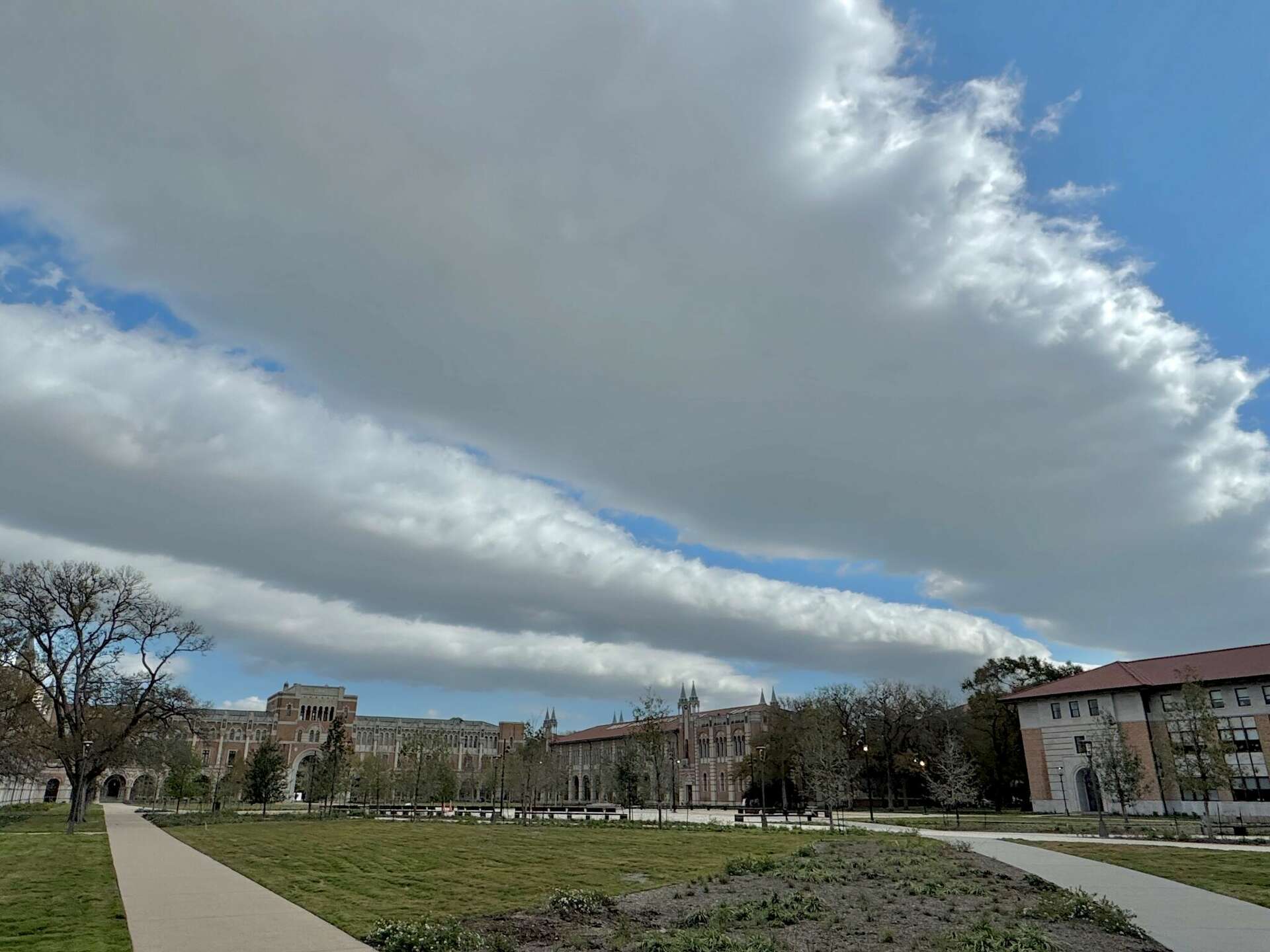 Mysterious cloud formation over Houston amazes sky watchers