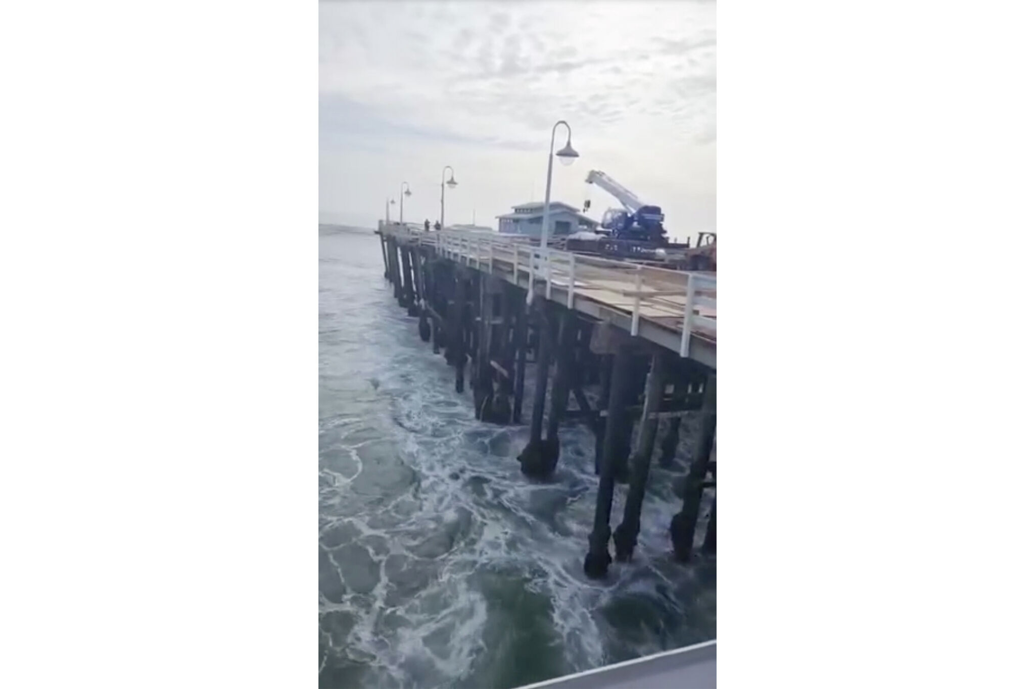 Chilling eyewitness video shows moments Santa Cruz Wharf collapsed