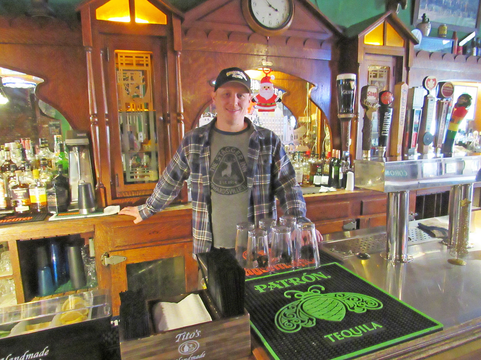 Stagger Inn Again bar celebrates 40 years in Edwardsville