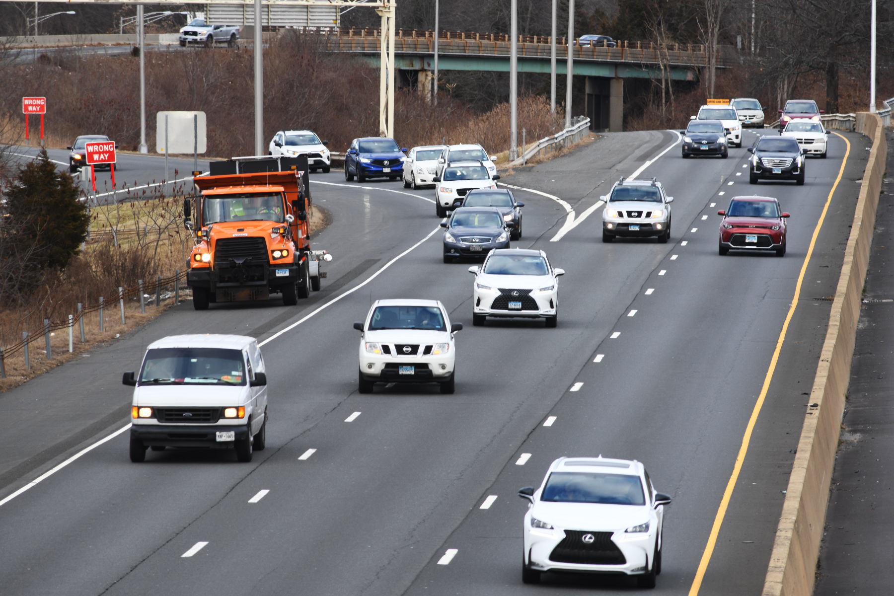 Why are the lines on Connecticut's highways hard to see at night?