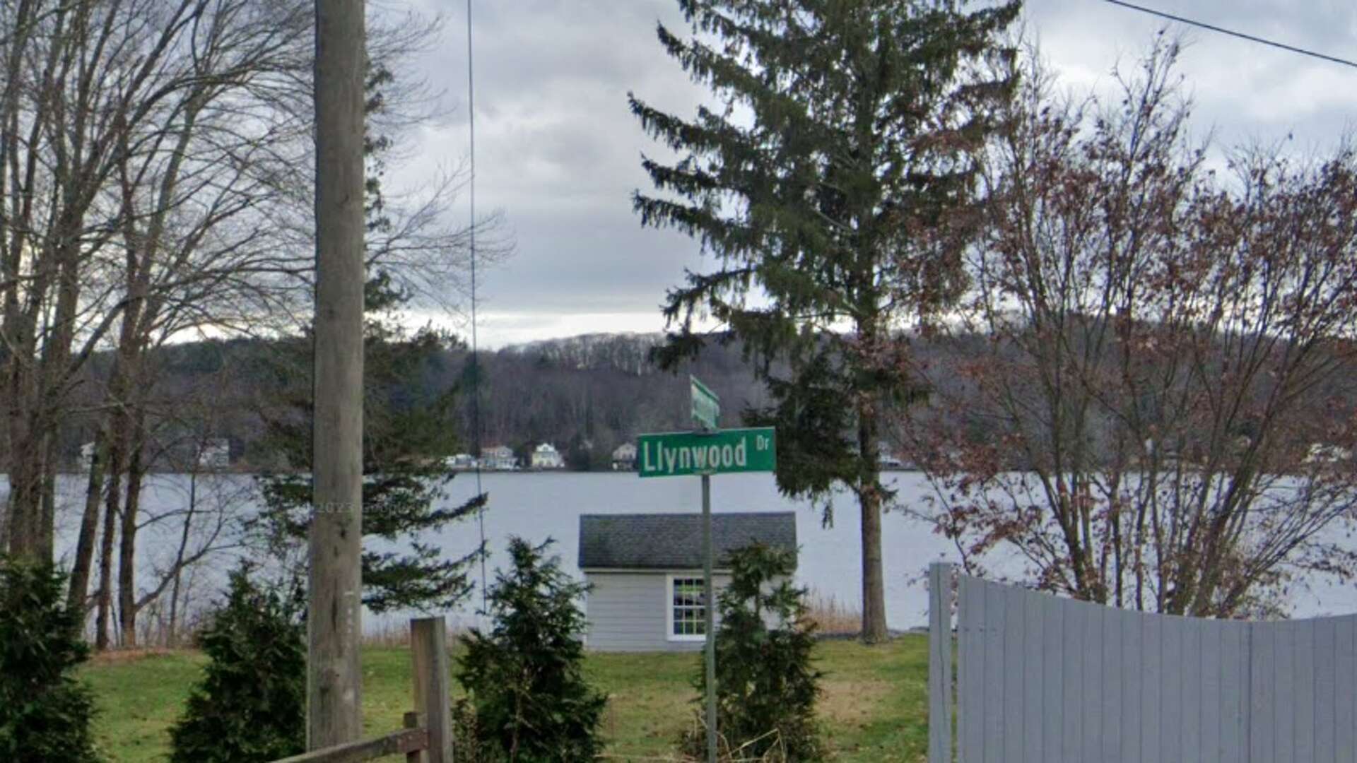 Woman recovering after falling through Bolton Lake ice in Vernon: Cops