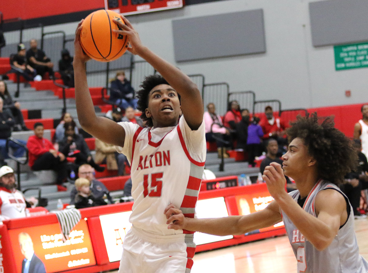 THURSDAY BOYS BASKETBALL: Alton rolls in opener at Centralia