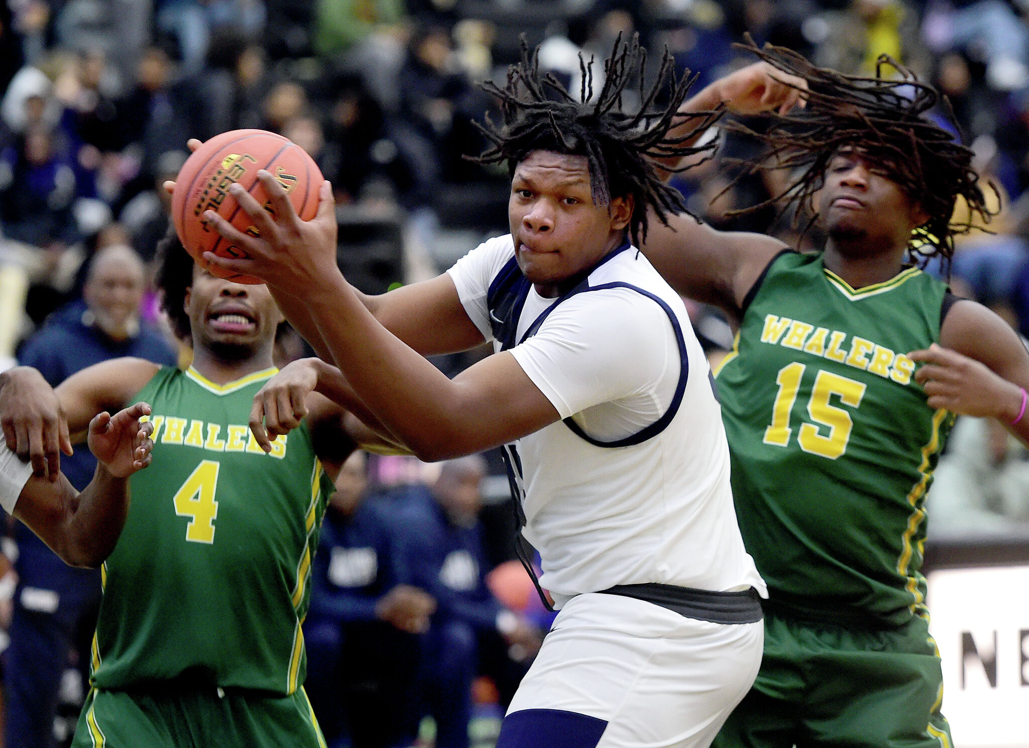 Hillhouse boys basketball upends eighth-ranked New London