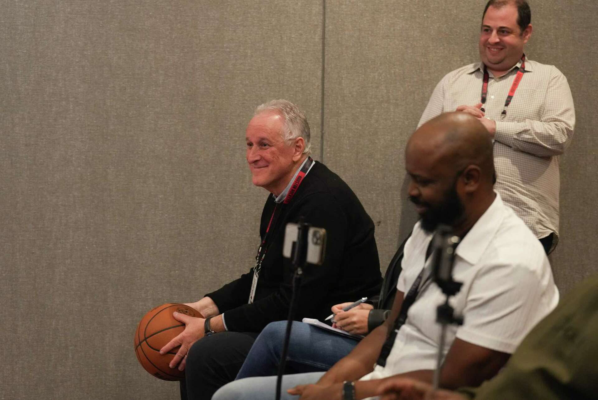 Houston Rockets: Chronicle NBA writer Jonathan Feigen retires