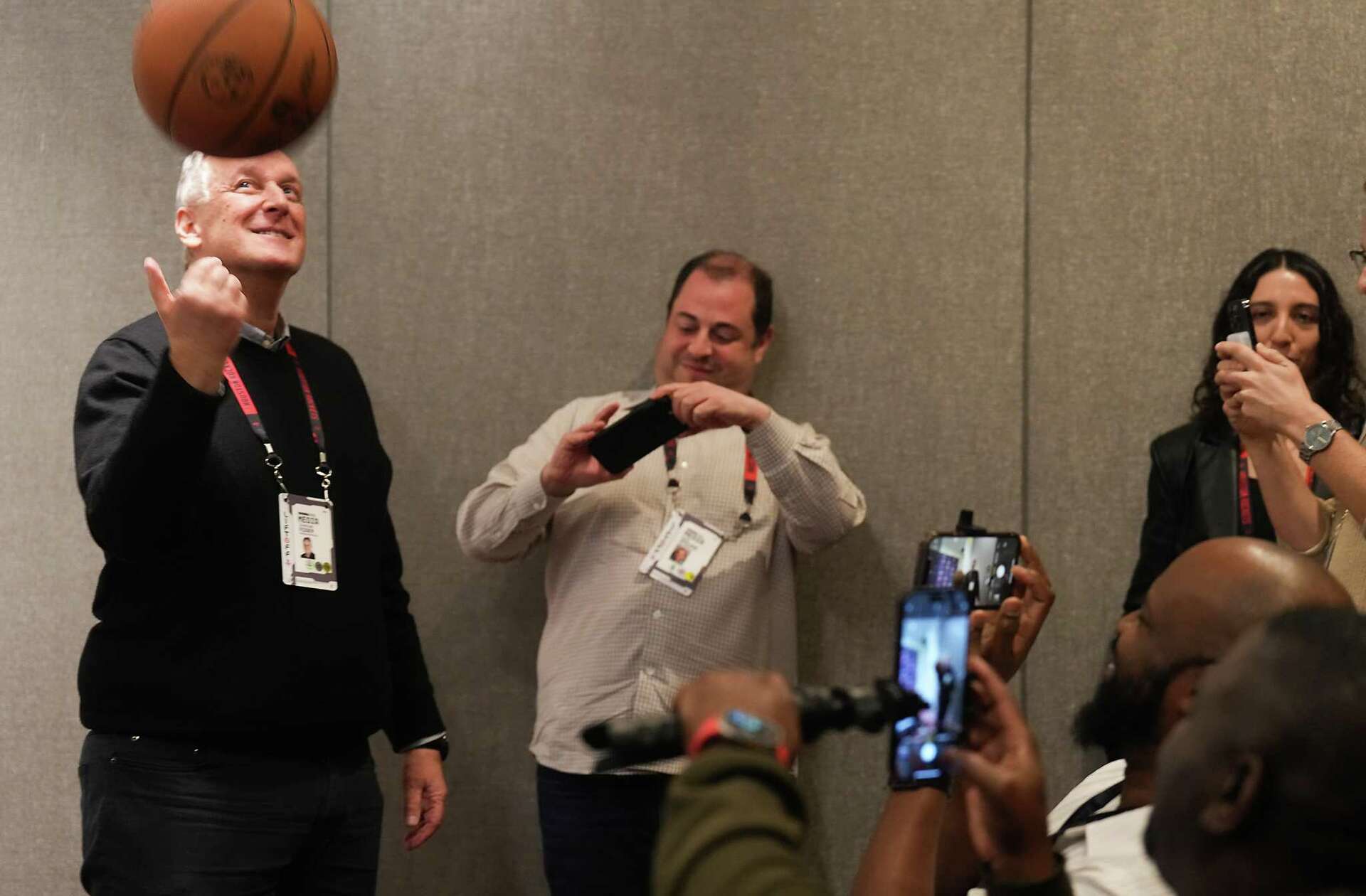 Houston Rockets: Chronicle NBA writer Jonathan Feigen retires