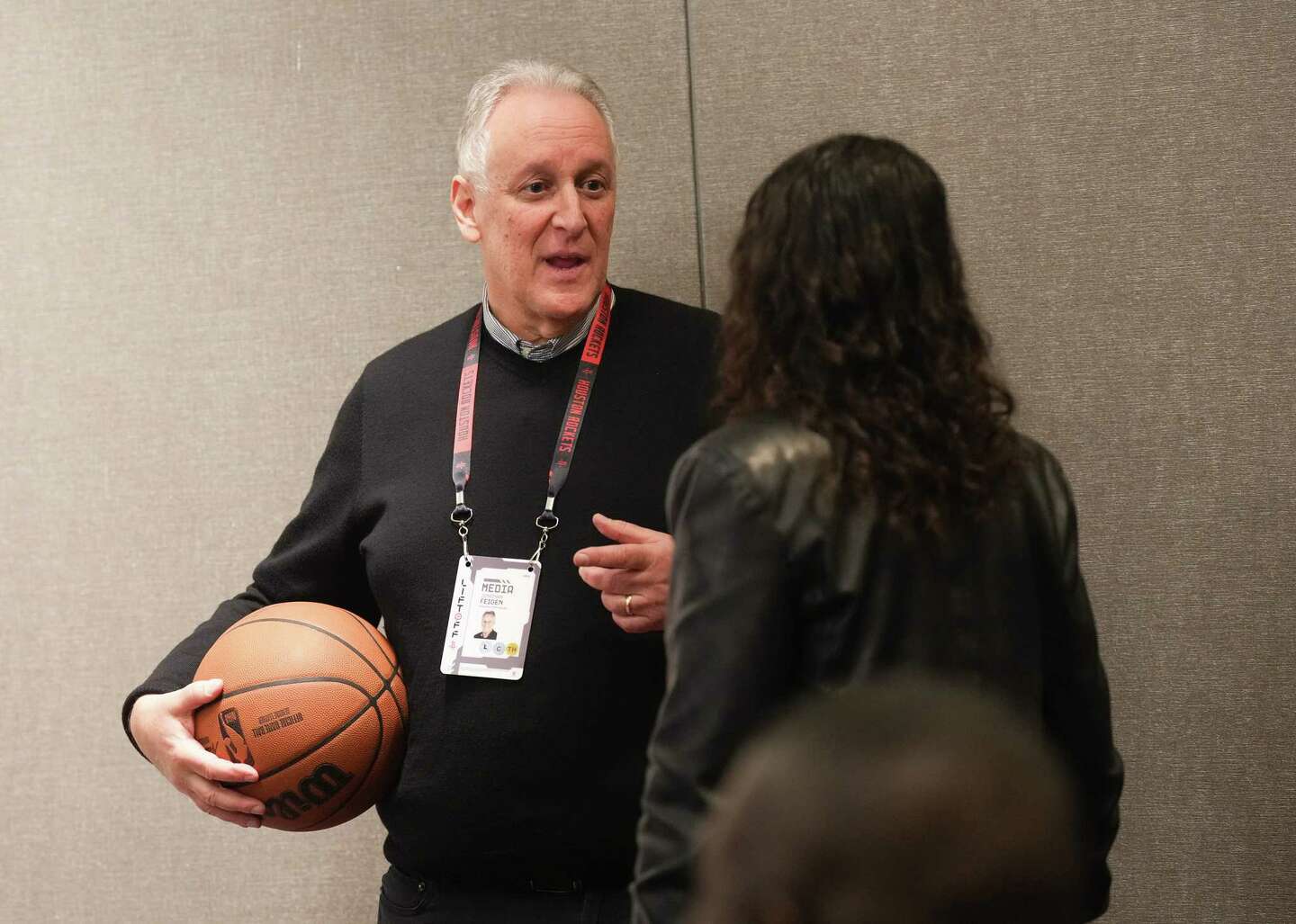 Houston Rockets: Chronicle NBA writer Jonathan Feigen retires