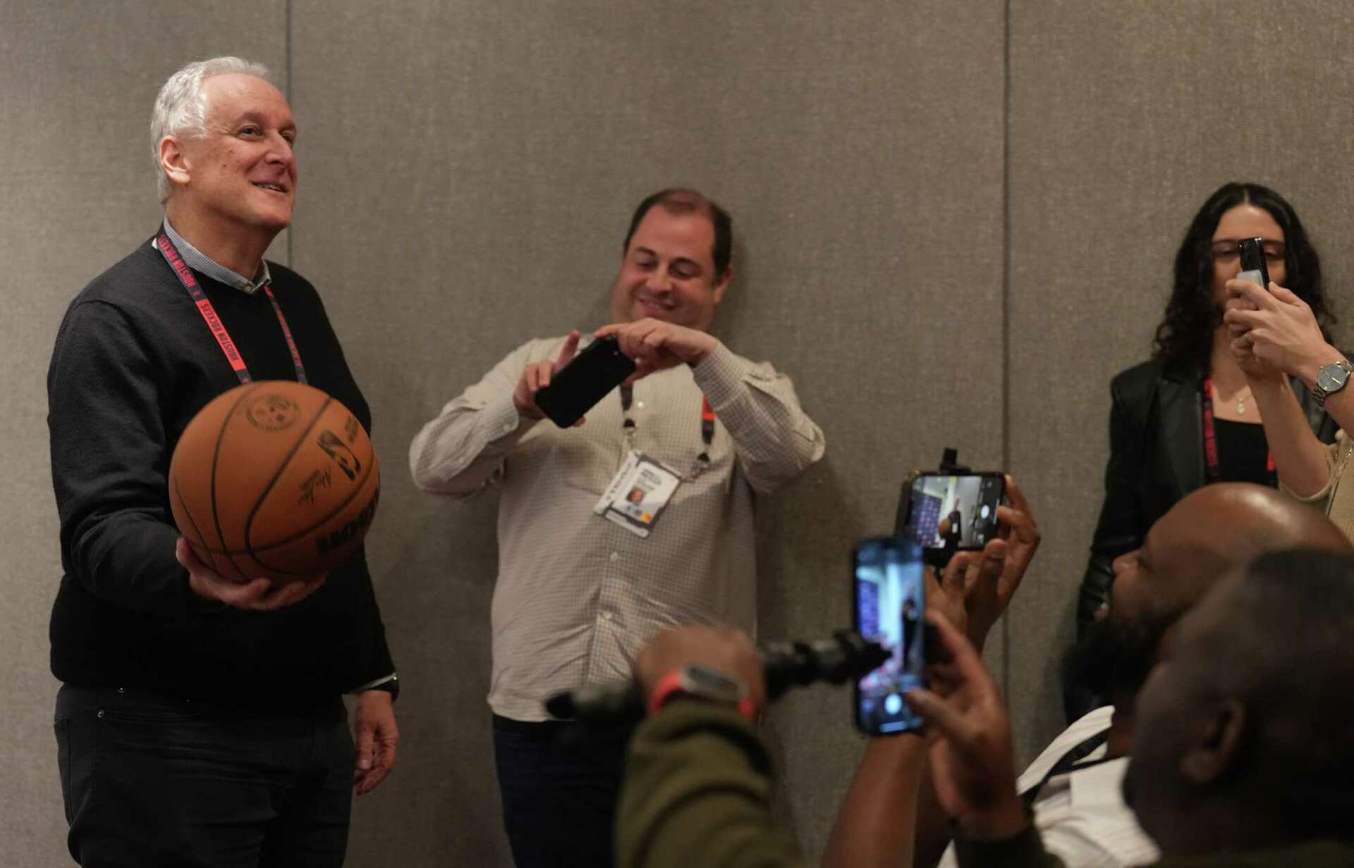 Houston Rockets: Chronicle NBA writer Jonathan Feigen retires