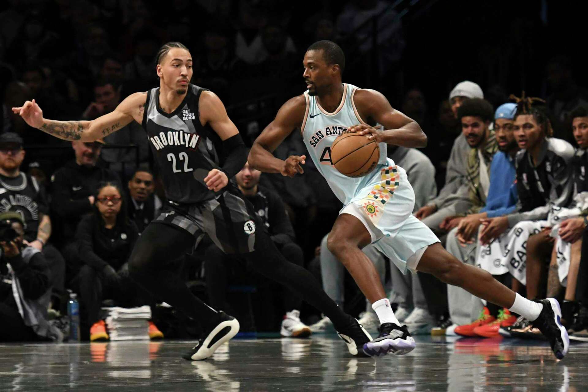 In Spurs' new rotation, 10 is a crowd