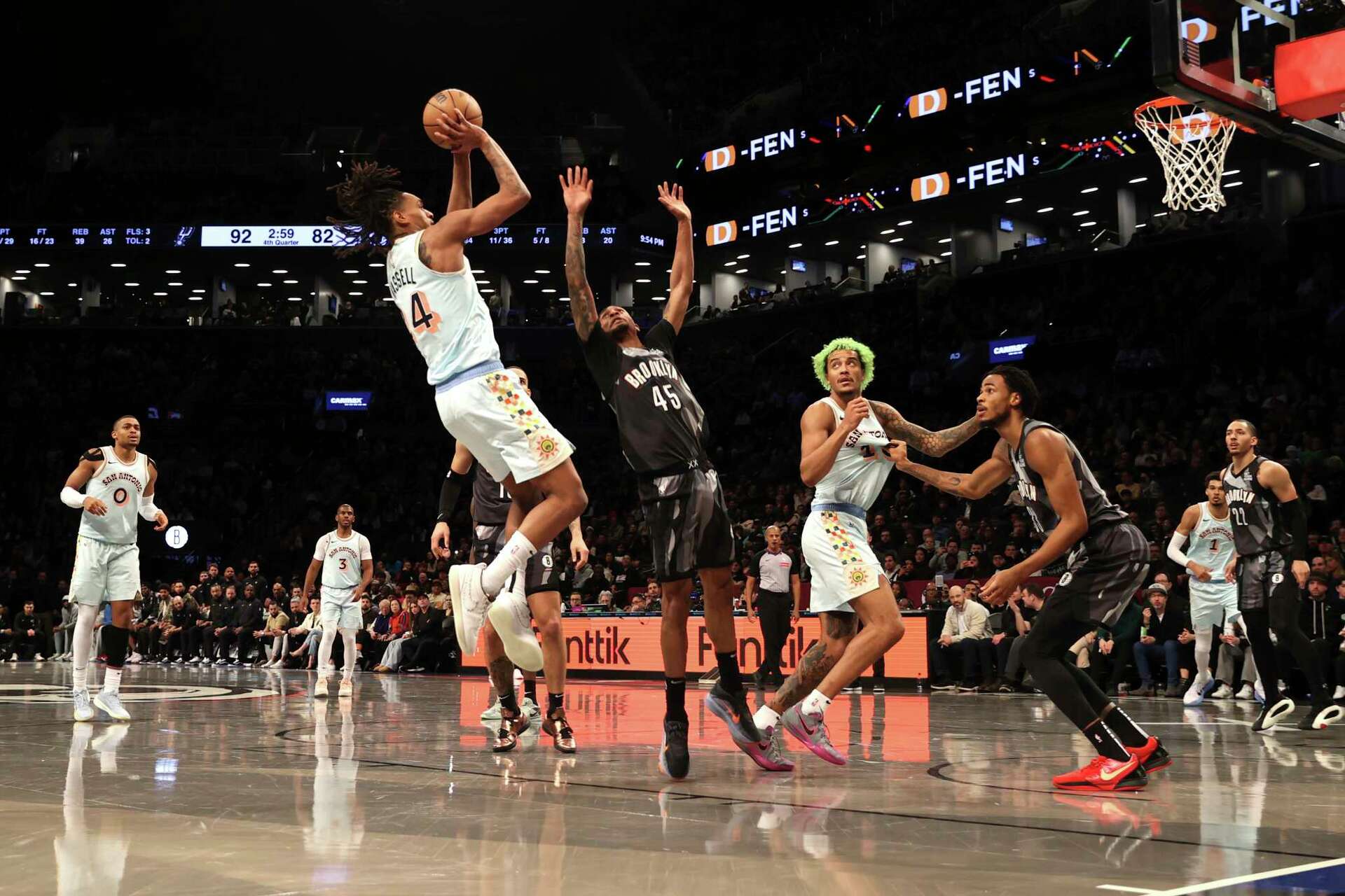 In Spurs' new rotation, 10 is a crowd