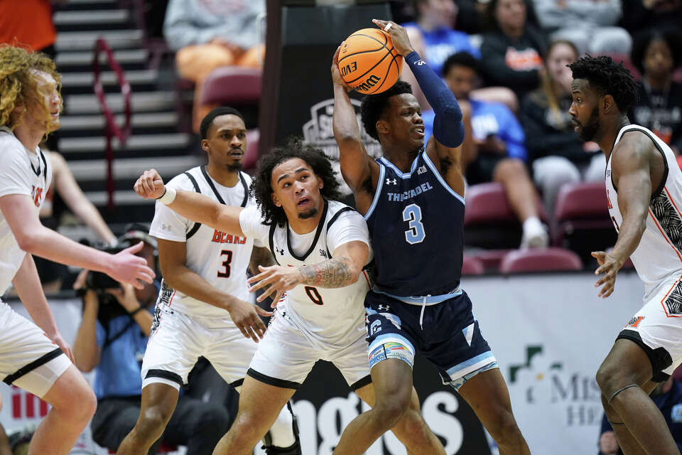Jake Davis: 3 facts on the Illinois basketball guard, Mercer transfer