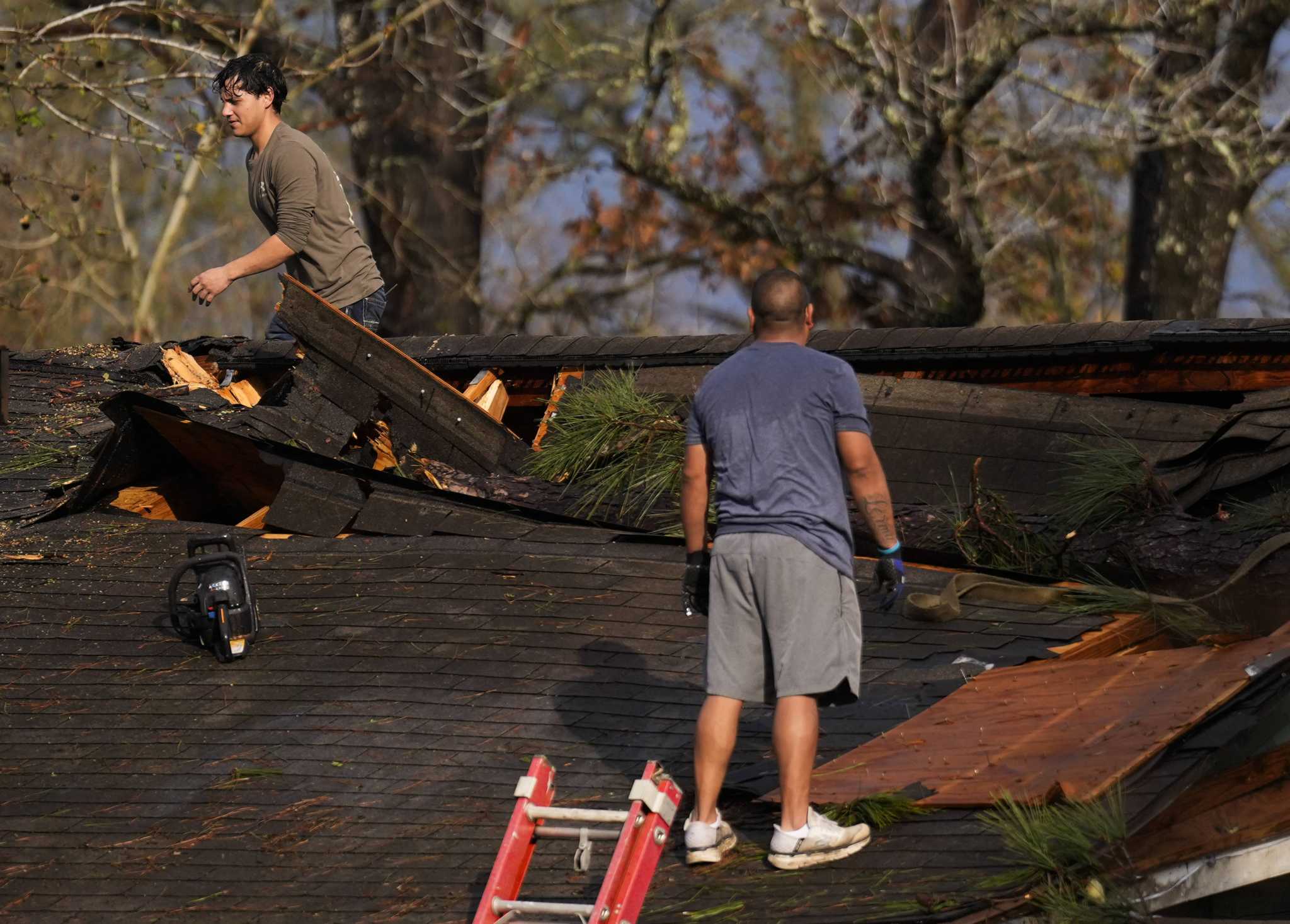 Tornadoes leave over 2,000 Southeast Texans without power