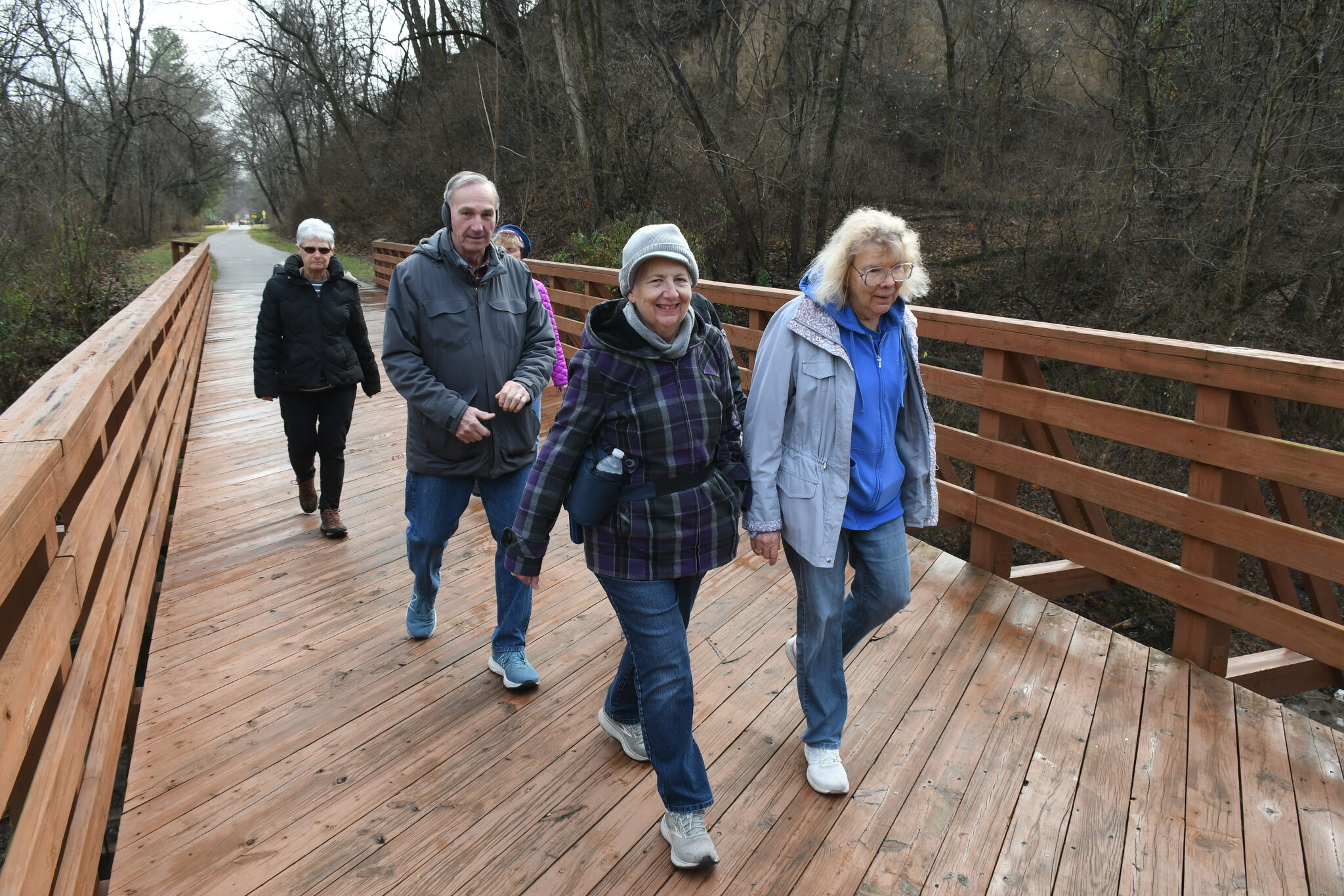Illinois Trekkers embrace mild weather for Glen Carbon walk