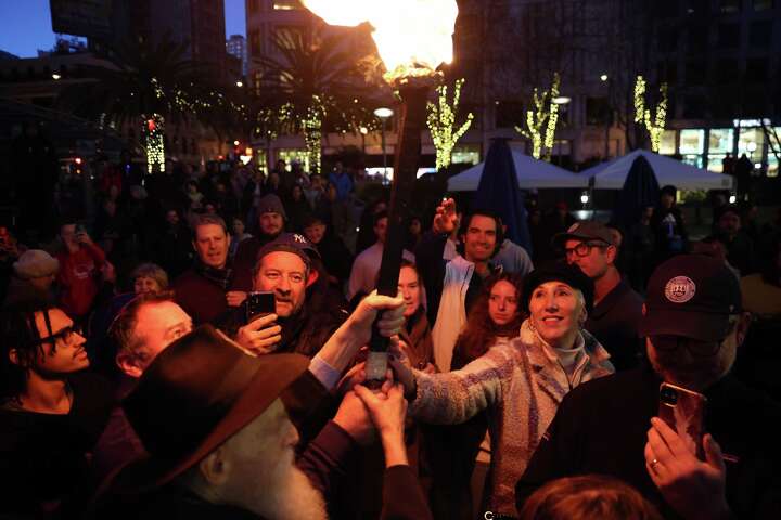 Spirit burns brightly at Bill Graham Menorah Day in SF’s Union Square
