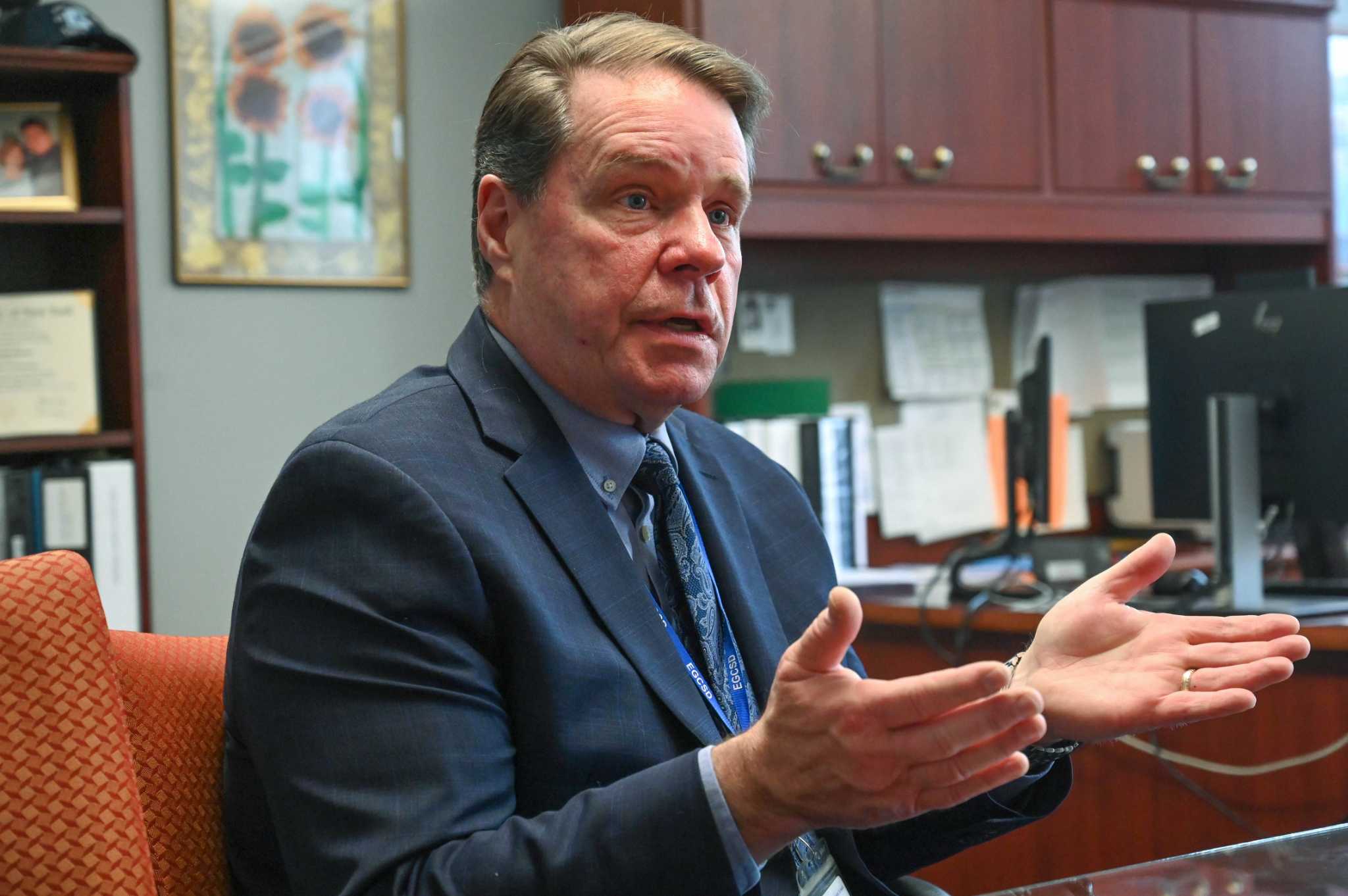 Superintendent Jeff Simons to retire from East Greenbush schools