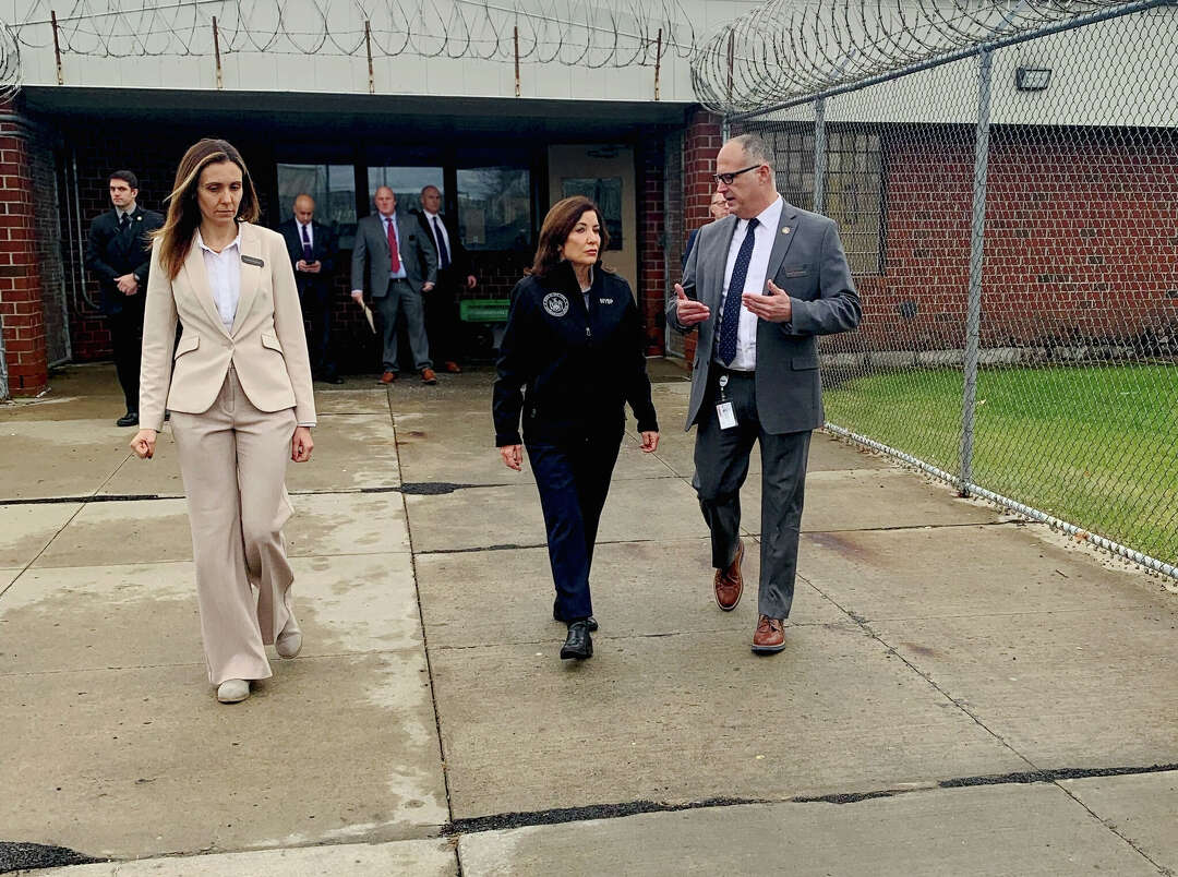 NY to begin releasing prison inmates early as staffing crisis persists
