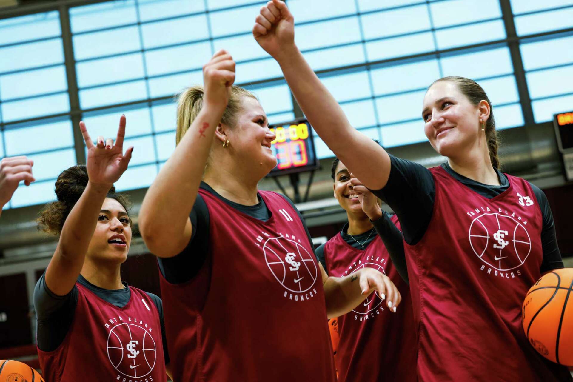 Santa Clara volleyball player takes a swing at Division I basketball