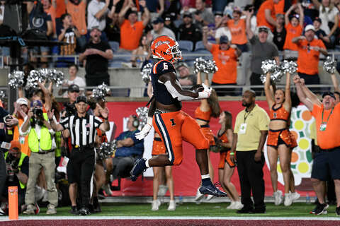 Illinois wins Citrus Bowl over South Carolina, McCray shines