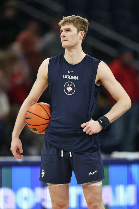 Liam McNeeley injured in UConn men's basketball win over DePaul