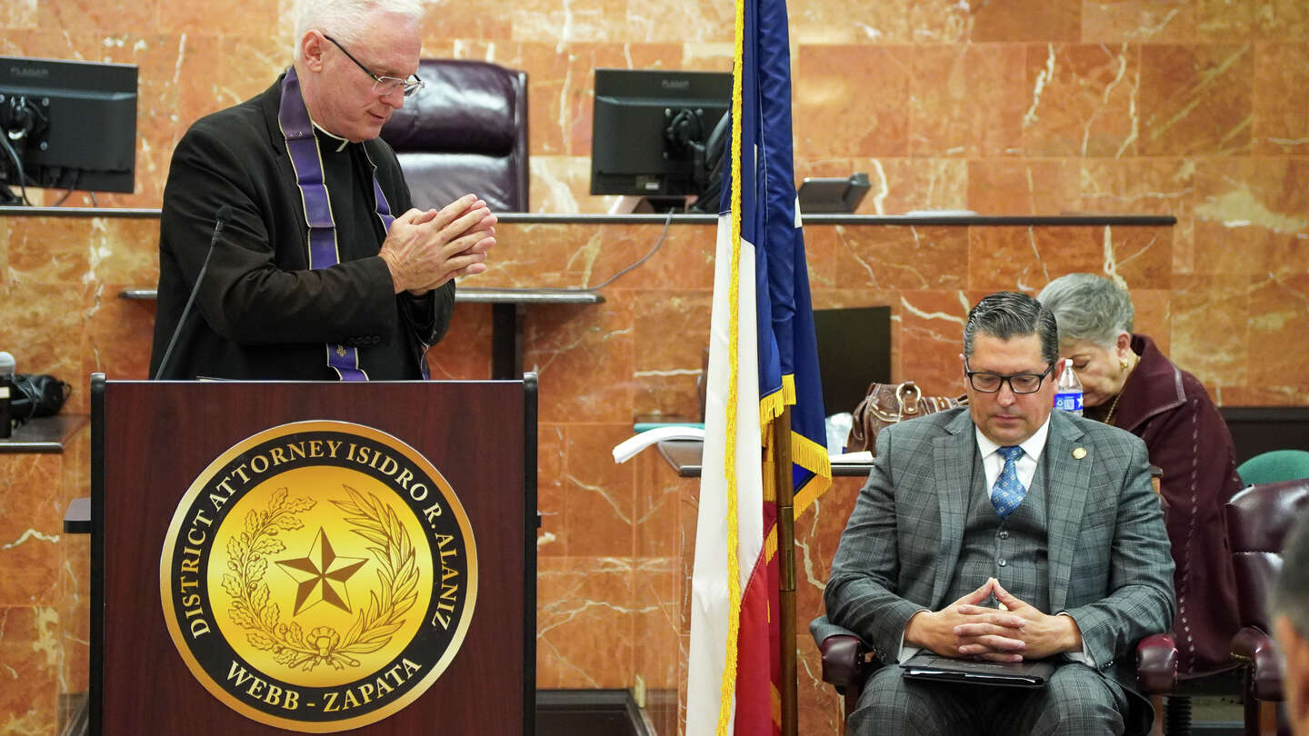 Isidro Alaniz sworn in for fifth term as Webb County District Attorney