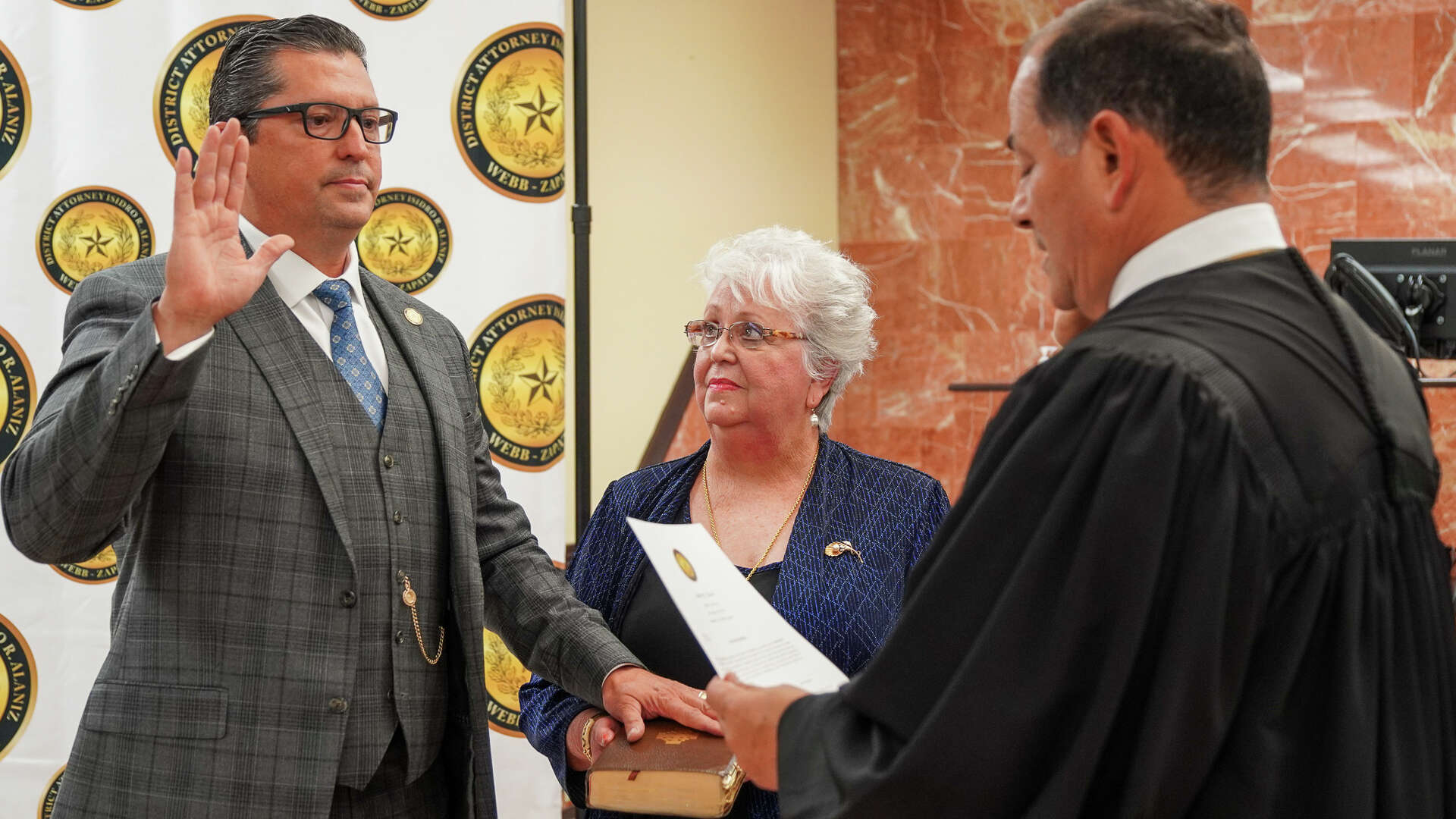 Isidro Alaniz sworn in for fifth term as Webb County District Attorney