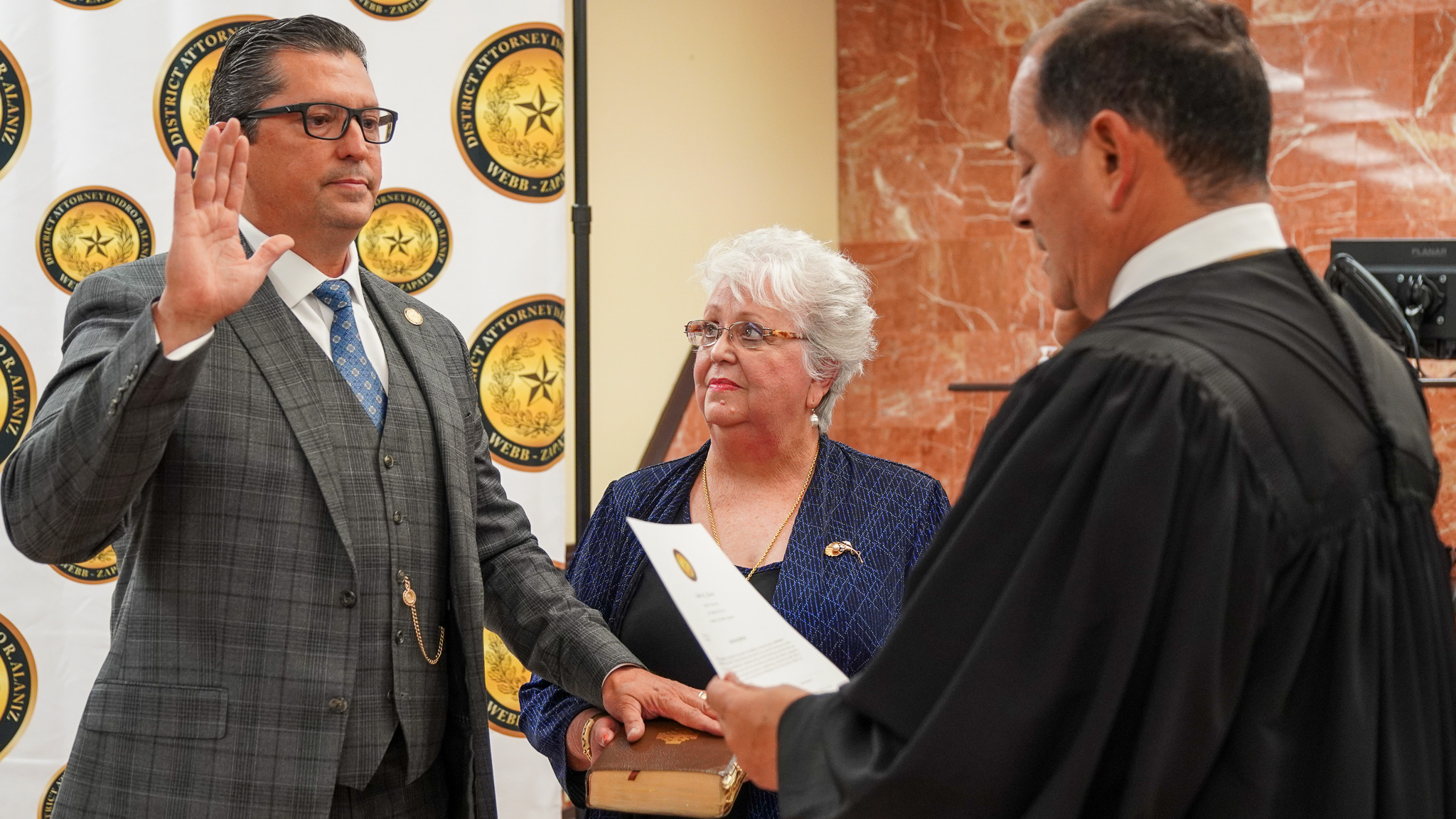 Isidro Alaniz sworn in for fifth term as Webb County District Attorney