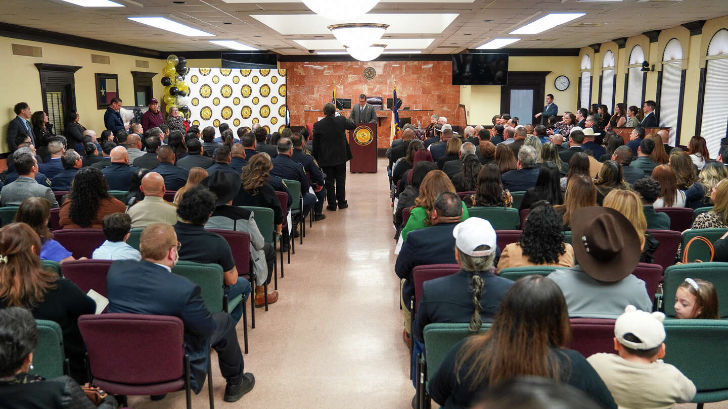 Isidro Alaniz sworn in for fifth term as Webb County District Attorney