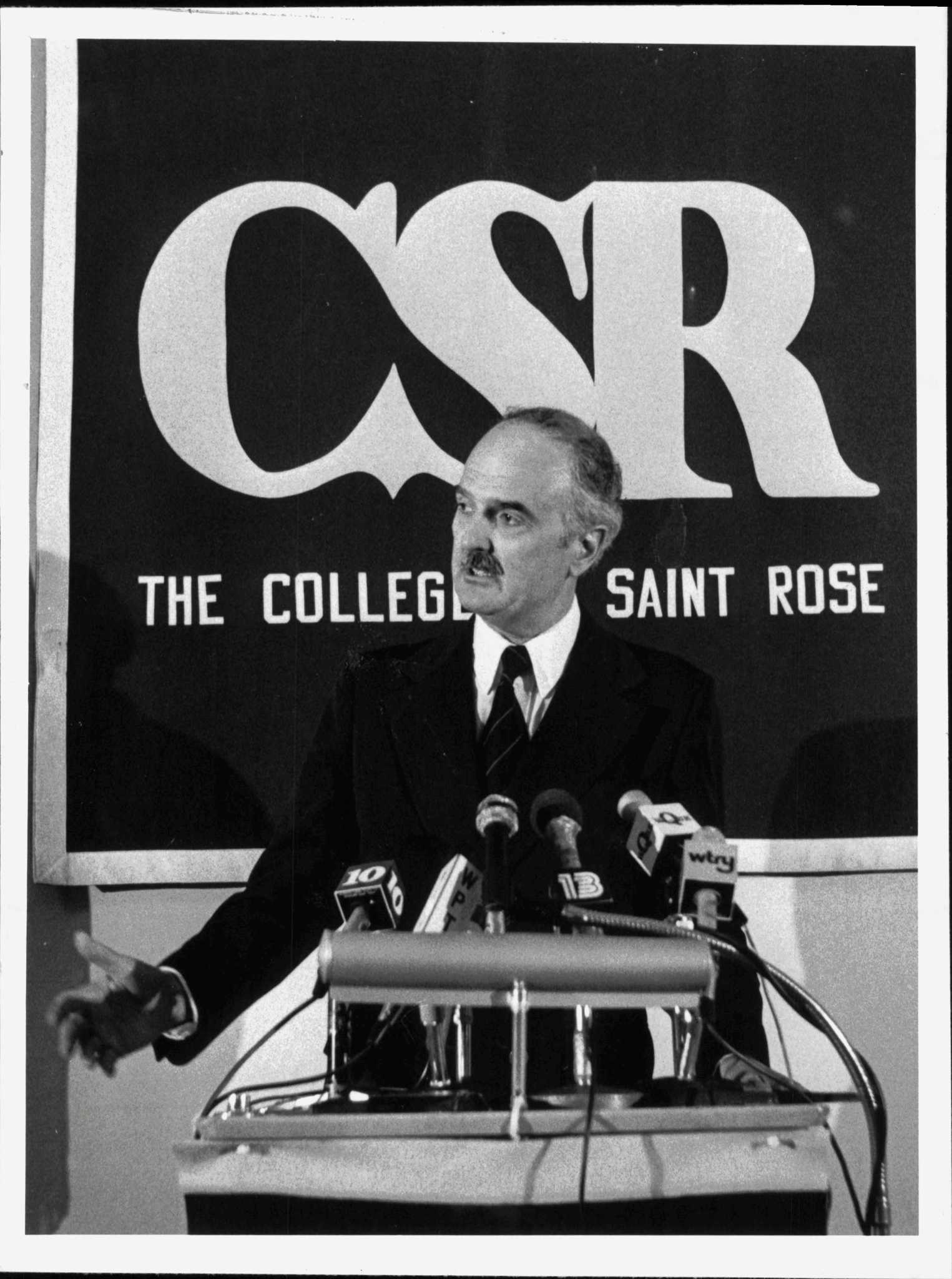 Louis Vaccaro, 94, led College of Saint Rose for 13 years