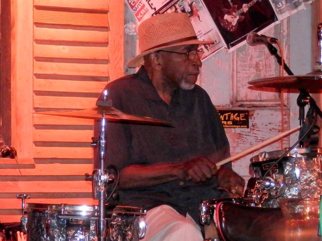 Beloved Alton musician Howard Neal dies at 82